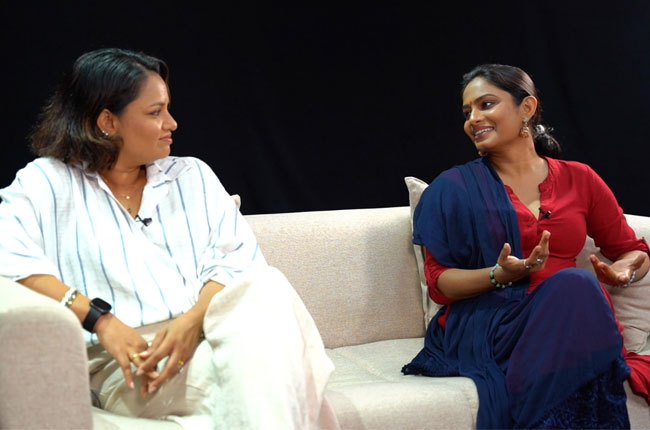 මම මේ දේට පුදුම ආදරයක්, එයාලා මගේ පණ සුජානි සහ උමා | Uma Aseni | Sujani ...